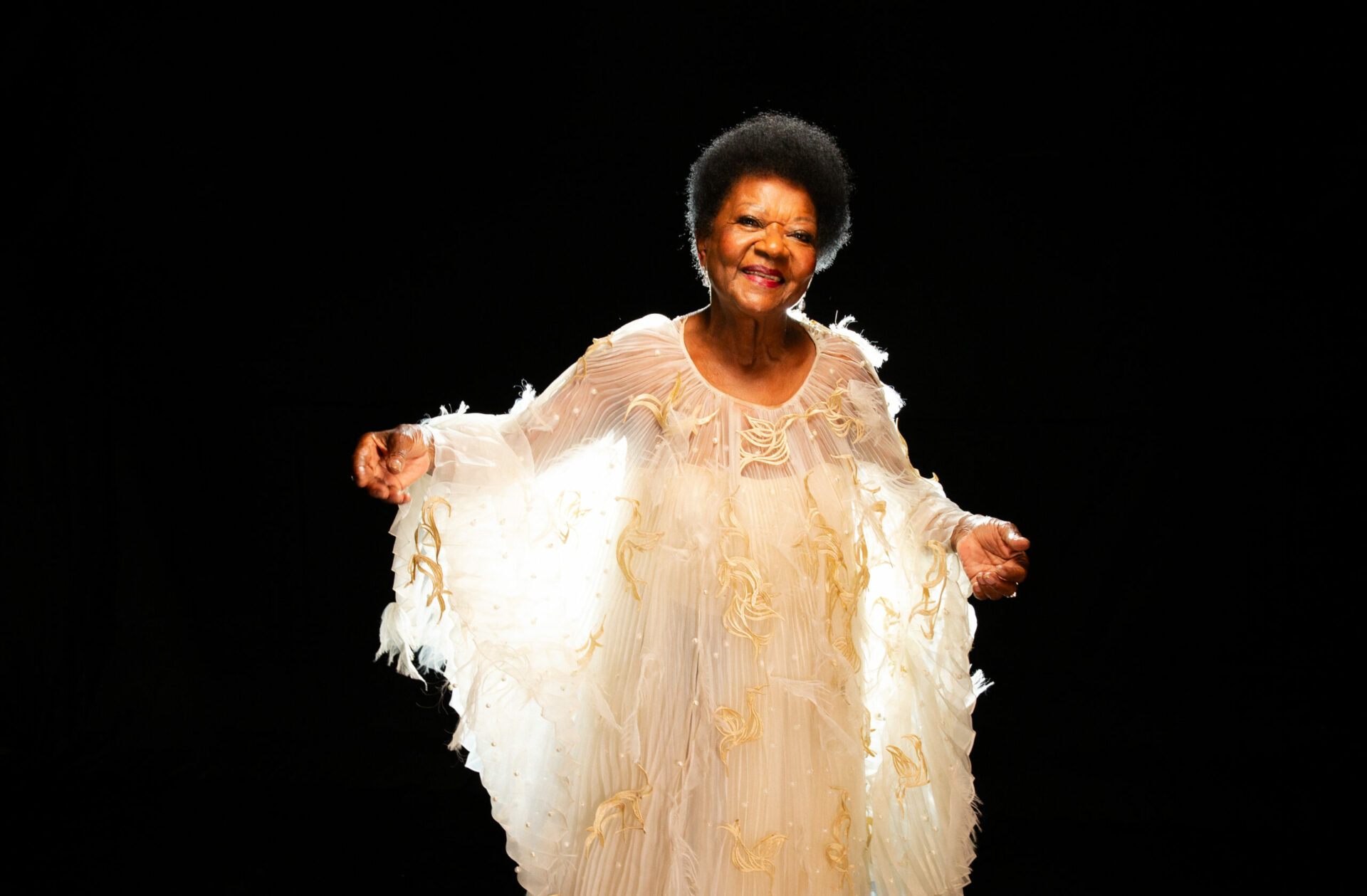 Alaíde Costa 90 anos: os 10 maiores sucessos na voz da cantora - THMais ...