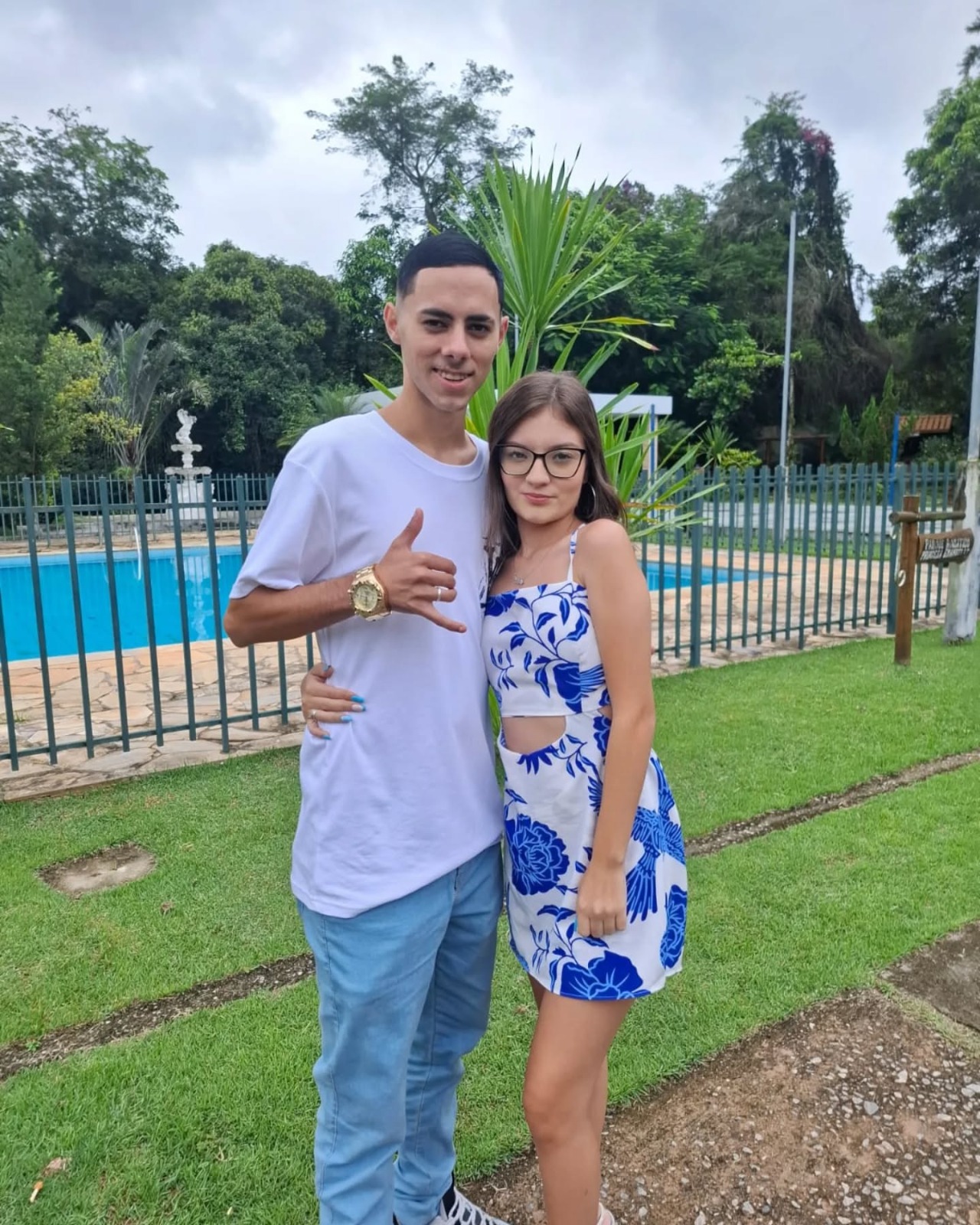 Casal de jovens morre após colisão com guincho da prefeitura em São ...