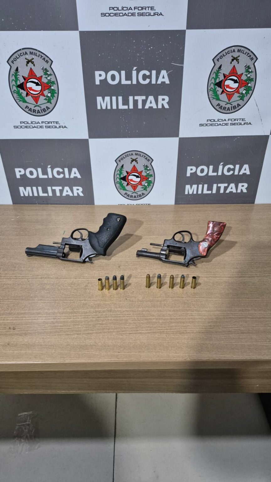 Polícia Militar apreende armas após troca de tiros na comunidade ...