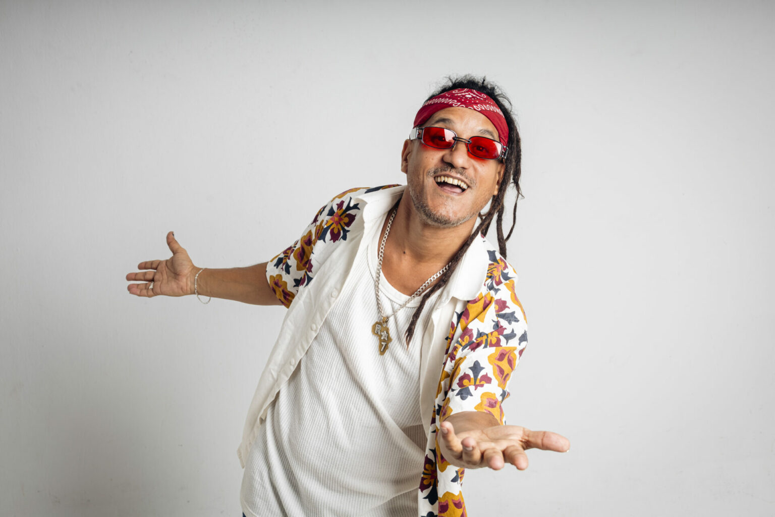 Helio Bentes aprofunda pesquisa em sonoridades africanas no single “Rei ...